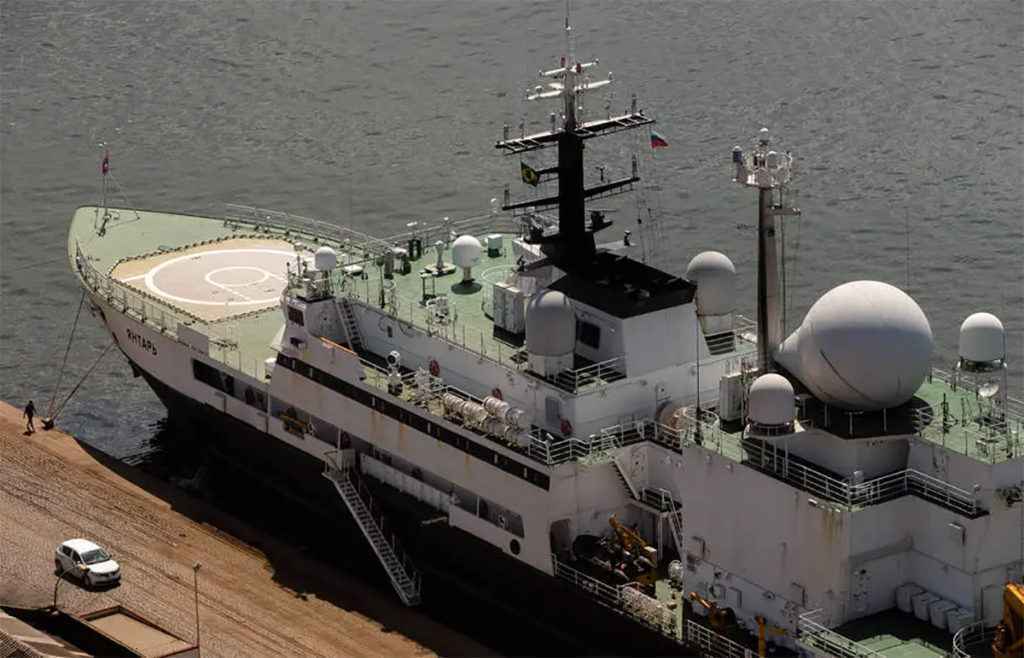 O navio russo de inteligência Yantar - Velho General